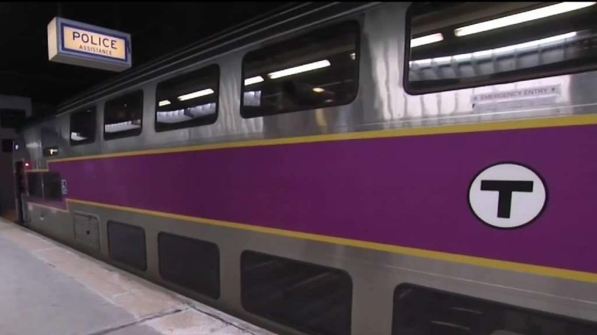 Newton, MA: Retrasos en el tren de cercanías de Framingham/Worcester de la MBTA – Telemundo ...