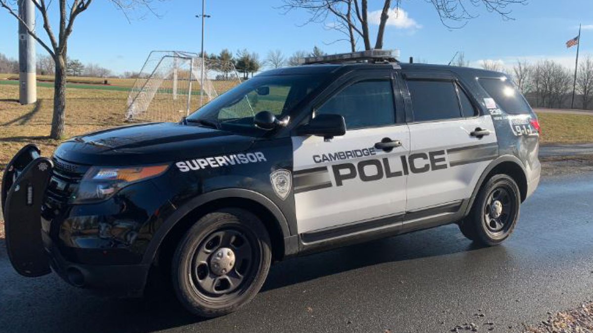 Oficial de Cambridge acusado de conducir bajo la influencia tras ...