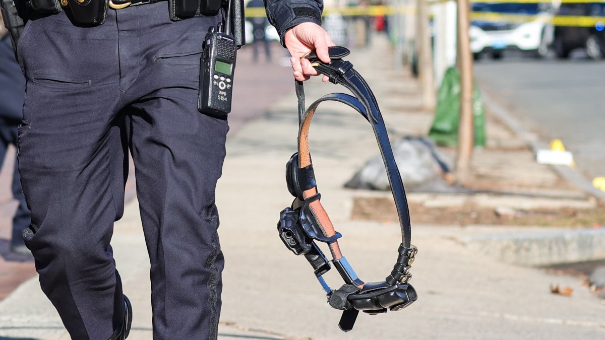 Police Shoot Suspect With ‘Non-Lethal Bean Bag’ in Boston – Telemundo ...