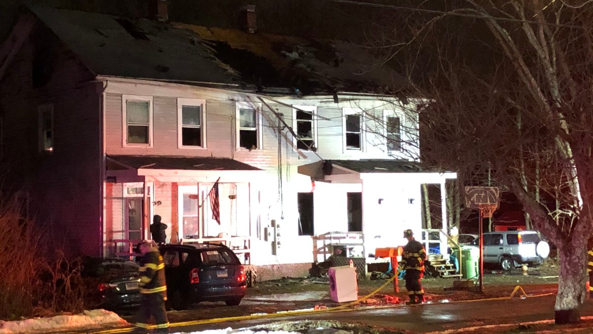 Casi una docena de personas desplazadas por incendio en Windsor ...