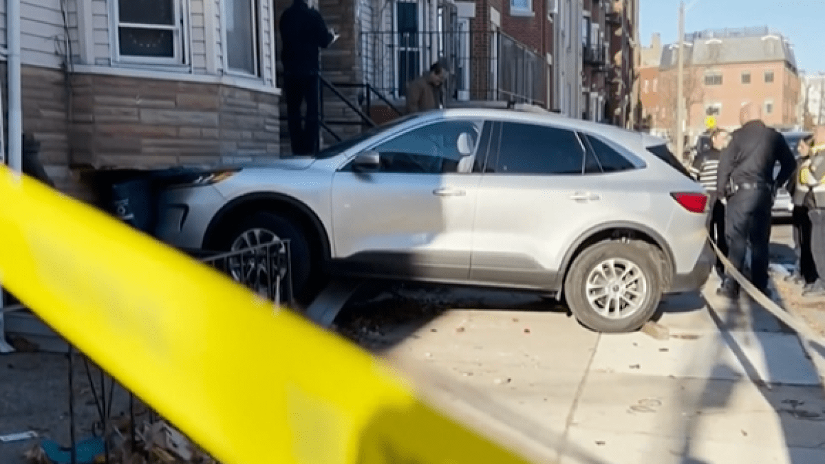 Auto choca contra edificio en East Boston – Telemundo Nueva Inglaterra