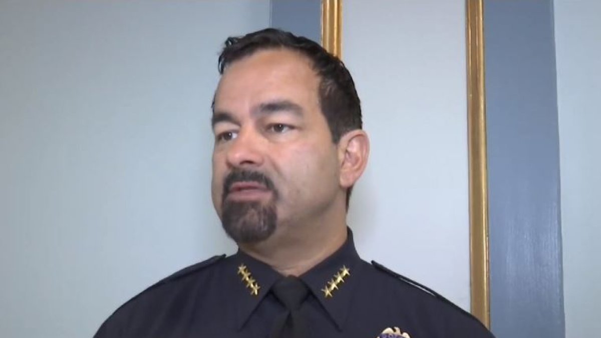 Suspenden al jefe de la Policía de Lawrence mientras se realiza ...