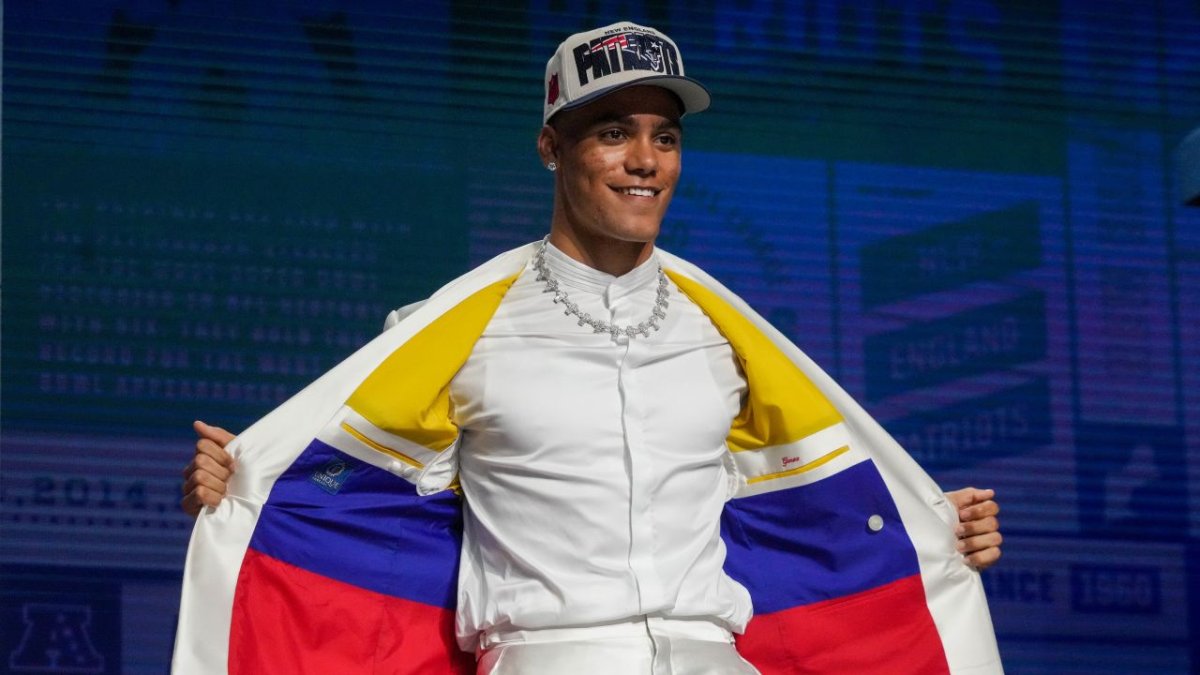 Patriots: Christian González muestra su orgullo colombiano durante el ...
