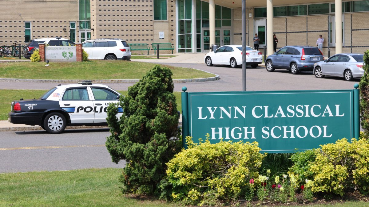 Lynn, MA: Apuñalamiento en Lynn Classical High School – Telemundo Nueva ...