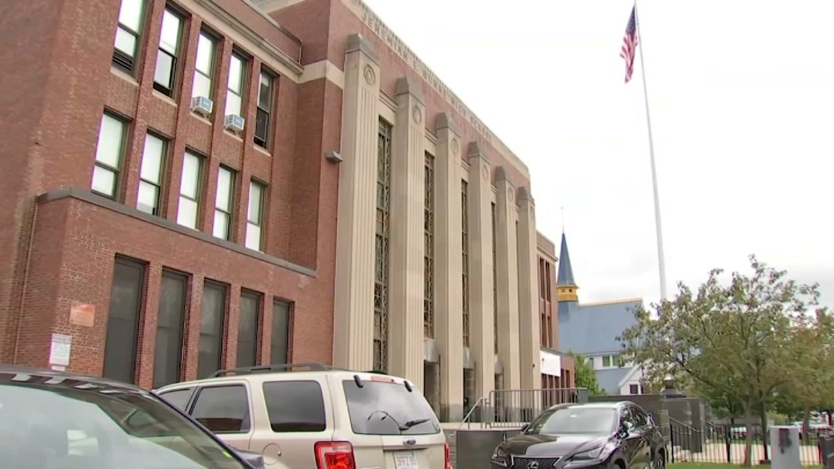 Boston, MA: Detalles sobre mujer que se matriculó en Escuelas Públicas ...