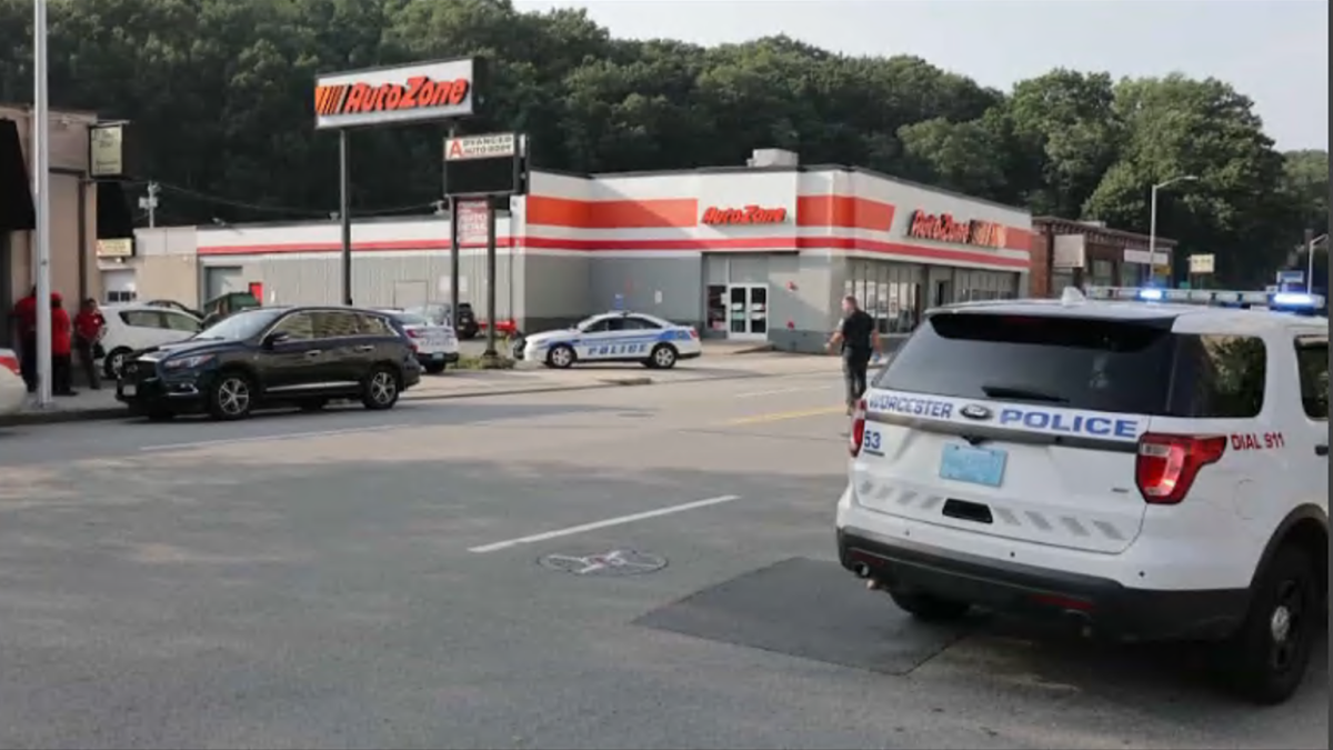 Man shot during armed robbery in Worcester; shooter sought – Telemundo ...