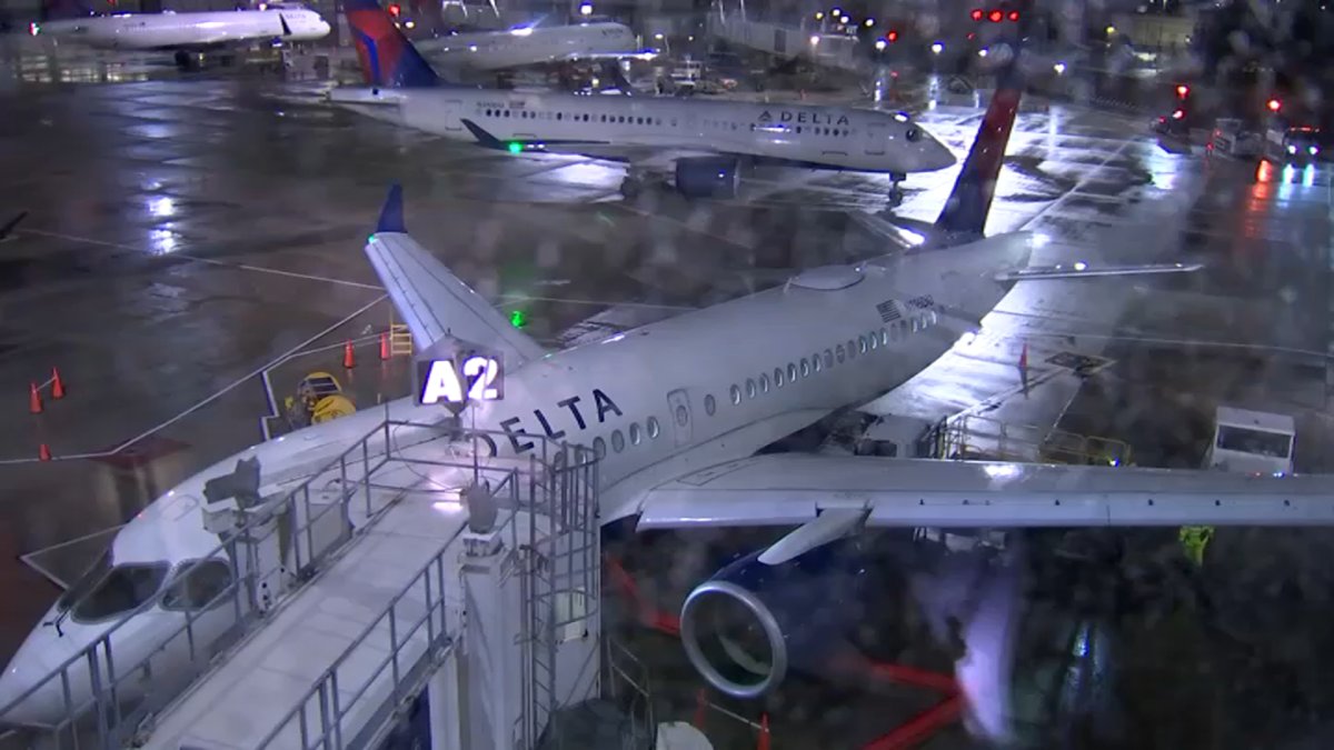 Avión aterriza en Boston tras ser alcanzado por un rayo – Telemundo ...
