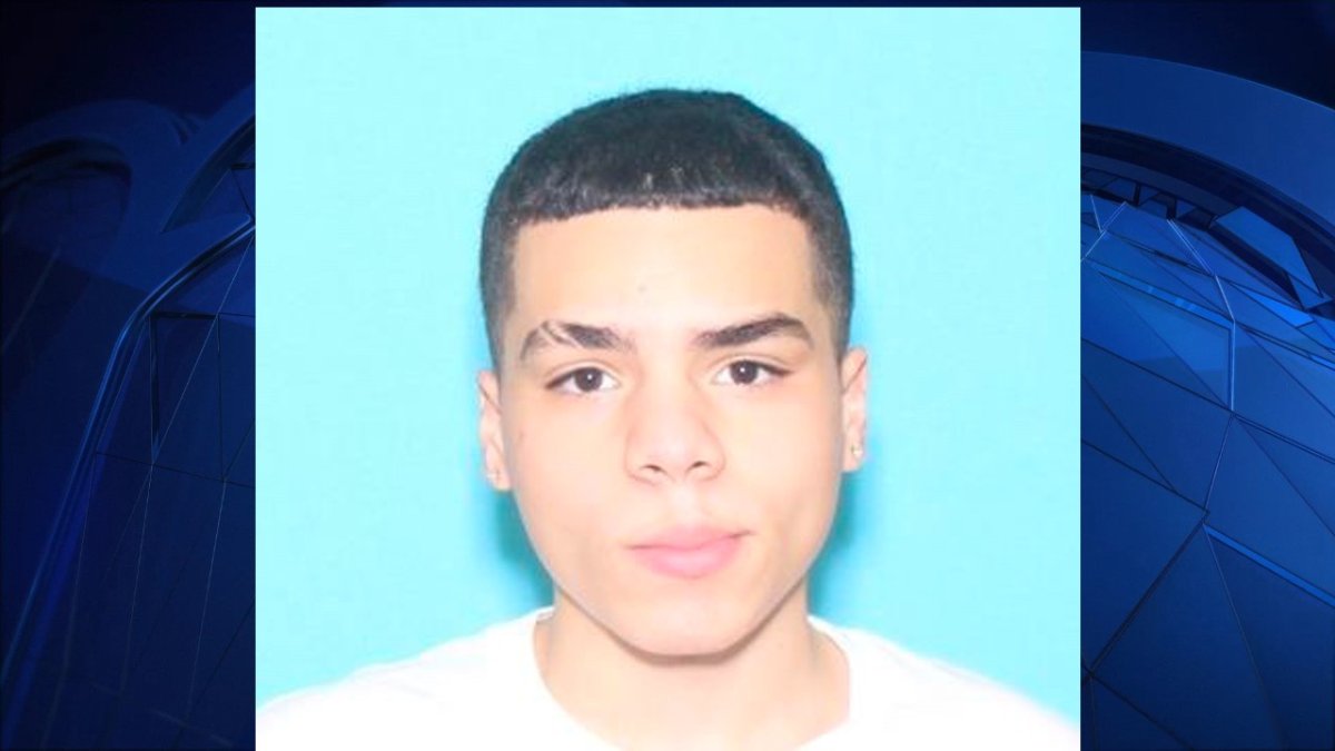 Policía busca joven de 18 años en conexión a tiroteo en Worcester State ...