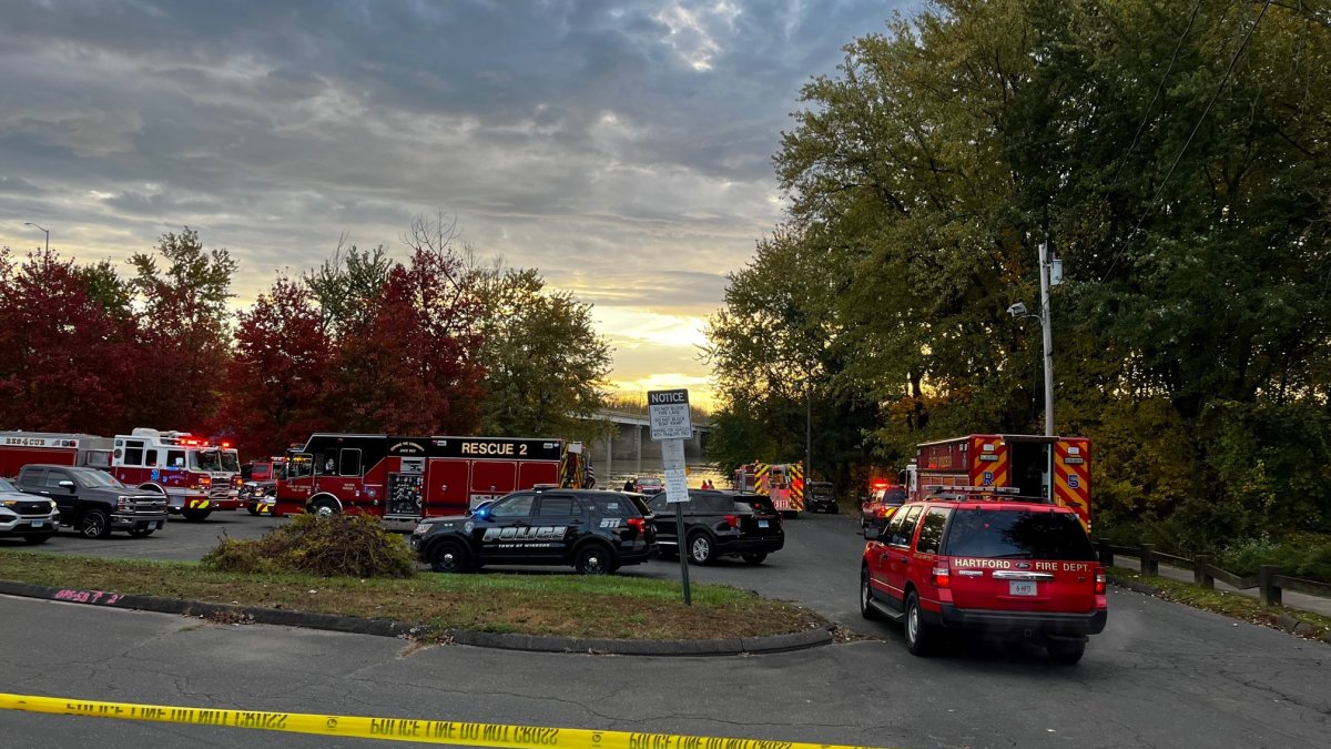 Windsor, MA: A todo vapor la búsqueda de auto sumergido en un río ...