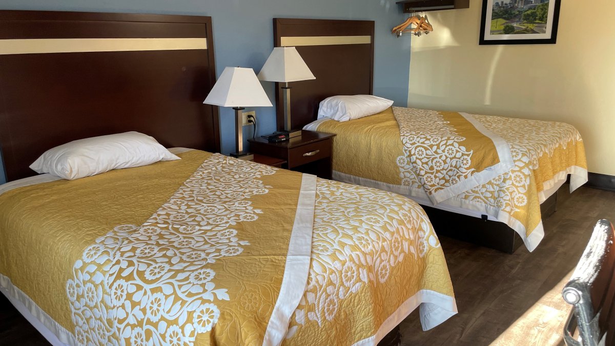 Motel Days Inn en New Haven se convierte en refugio – Telemundo Nueva ...