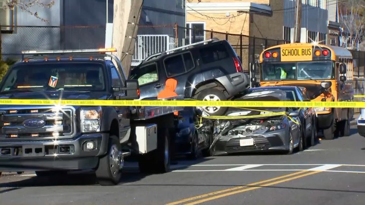 Boston, MA: accidente con peatón y varios vehículos en Gordon Avenue ...