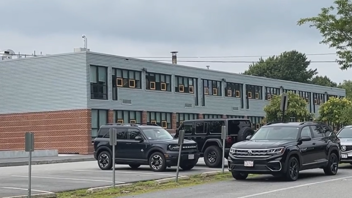 Cuestionan políticas de admisión en escuelas públicas de Saugus ...