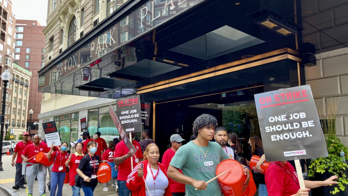 Trabajadores de hoteles del área de Boston en huelga – Telemundo Nueva ...