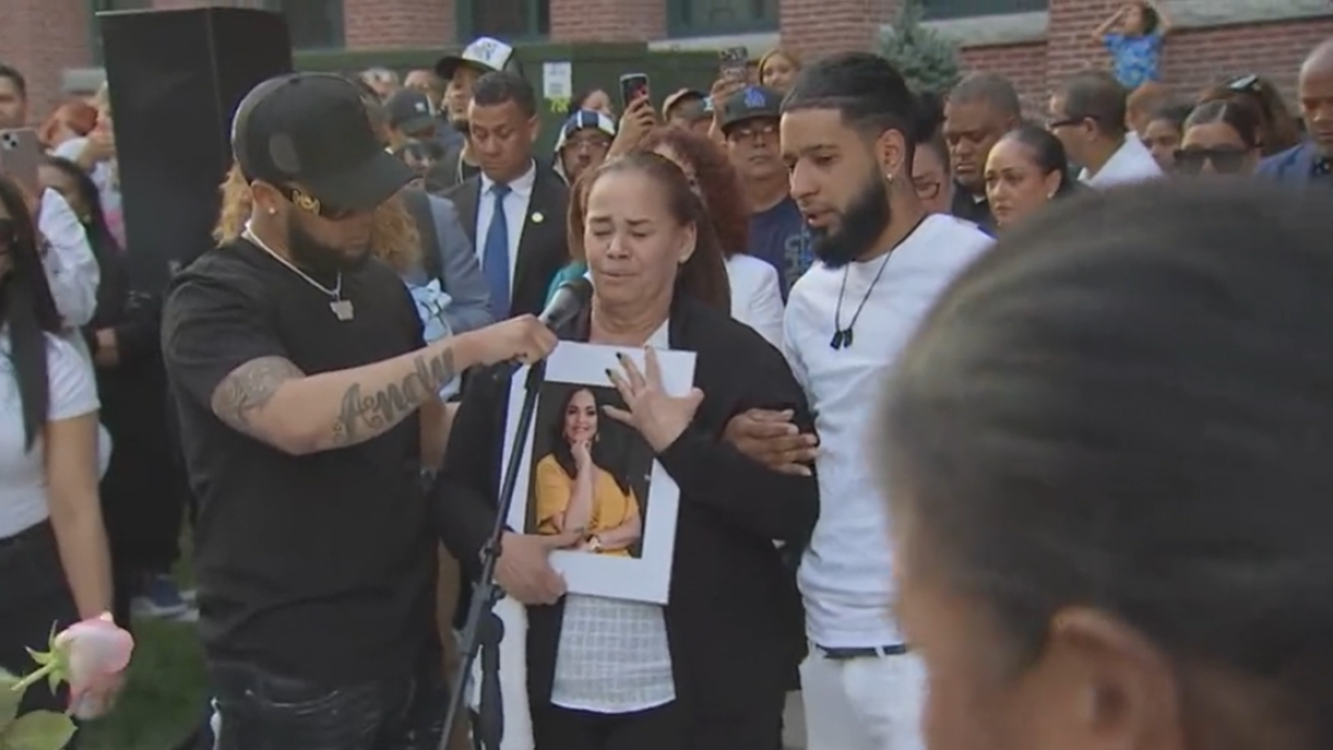 Vigilia en Lawrence, MA por la muerte de Carol Flaz Burgos – Telemundo ...