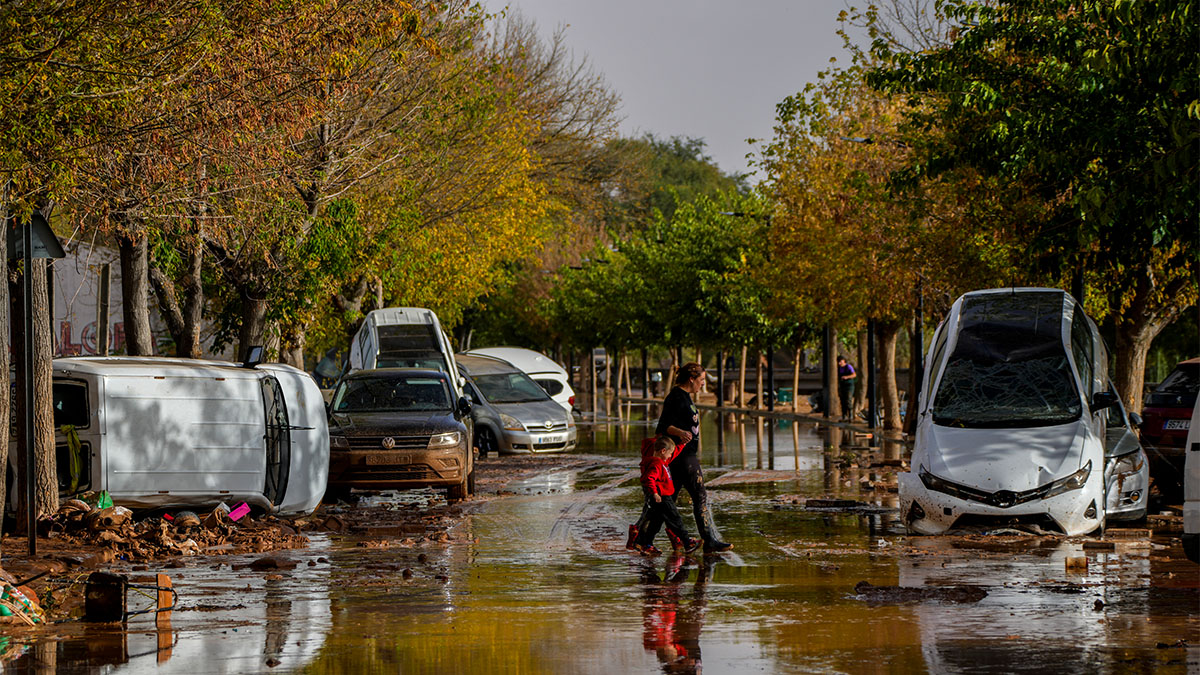 Inundaciones en Valencia, España dejan más de 90 muertos – Telemundo ...