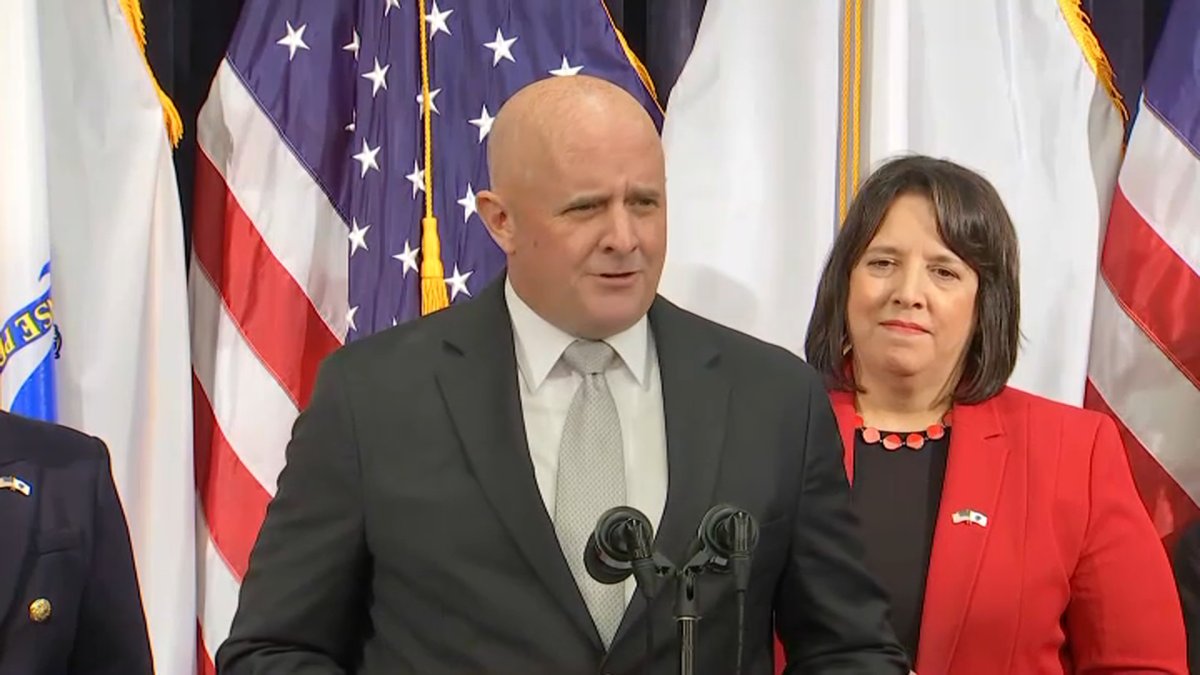 Presta juramento nuevo coronel de la Policía Estatal de Massachusetts ...