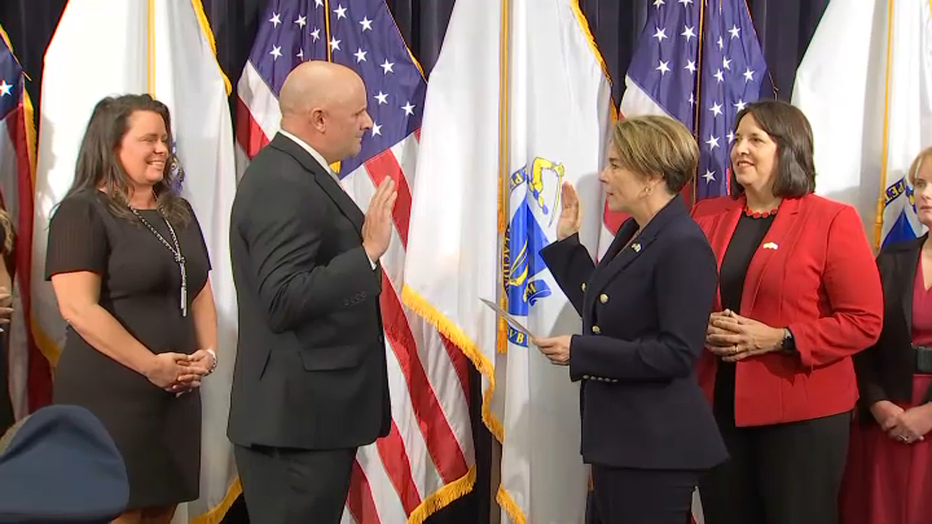 Presta juramento nuevo coronel de la Policía Estatal de Massachusetts ...