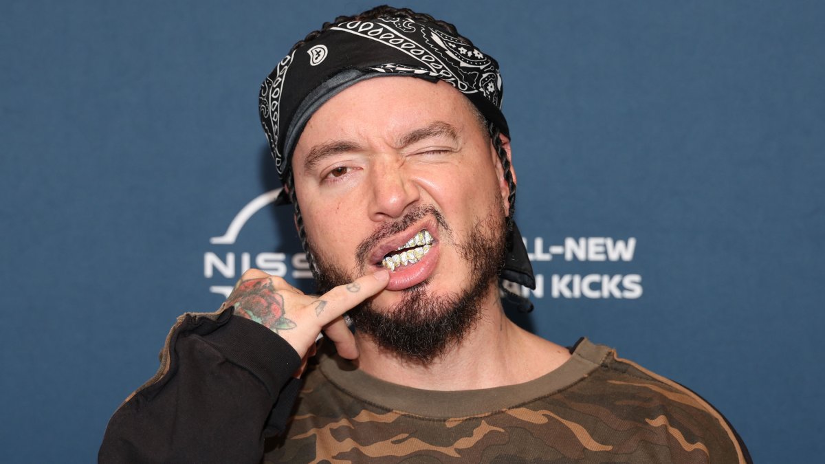 J Balvin anuncia la gira "Back to the Rayo" – Telemundo Nueva Inglaterra