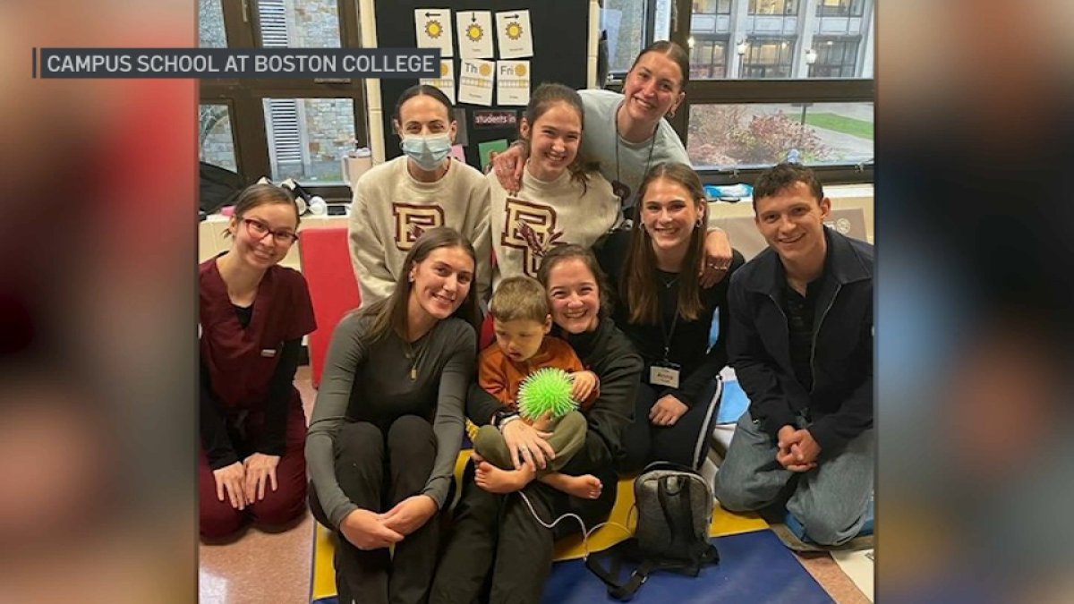 Tom Holland, actor de ‘Spiderman’ hace visita sorpresa en ‘Campus ...