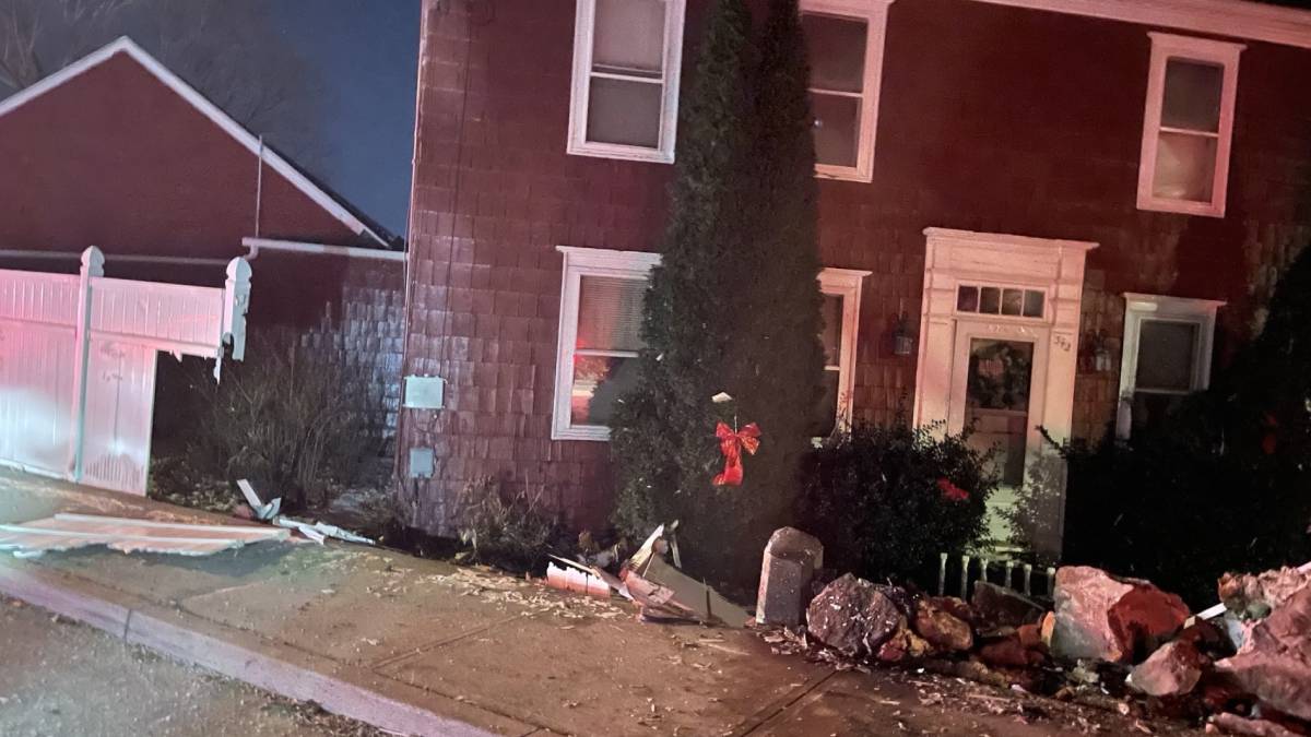 Hombre en estado crítico tras chocar contra muro de piedra en Waterbury ...