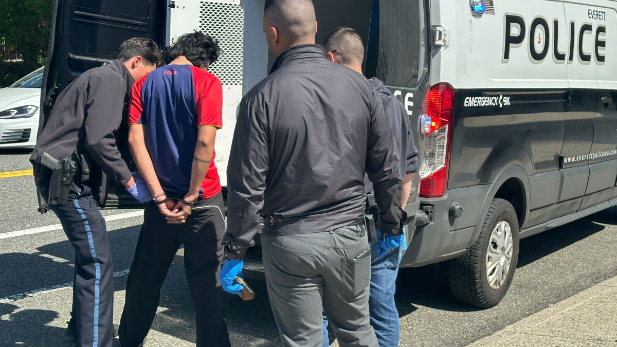 Un herido y dos acusados tras tiroteo en Everett – Telemundo Nueva Inglaterra