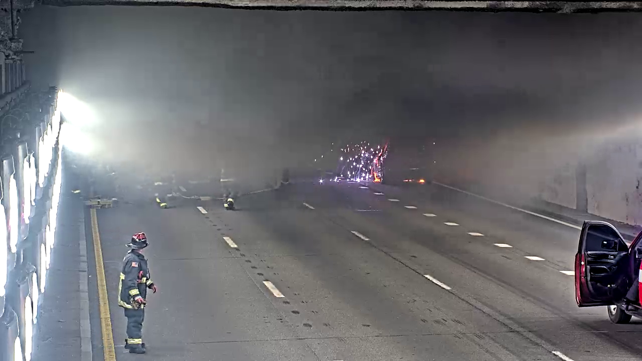 Incendio de carro en la Mass. Pike east en Boston – Telemundo Nueva ...