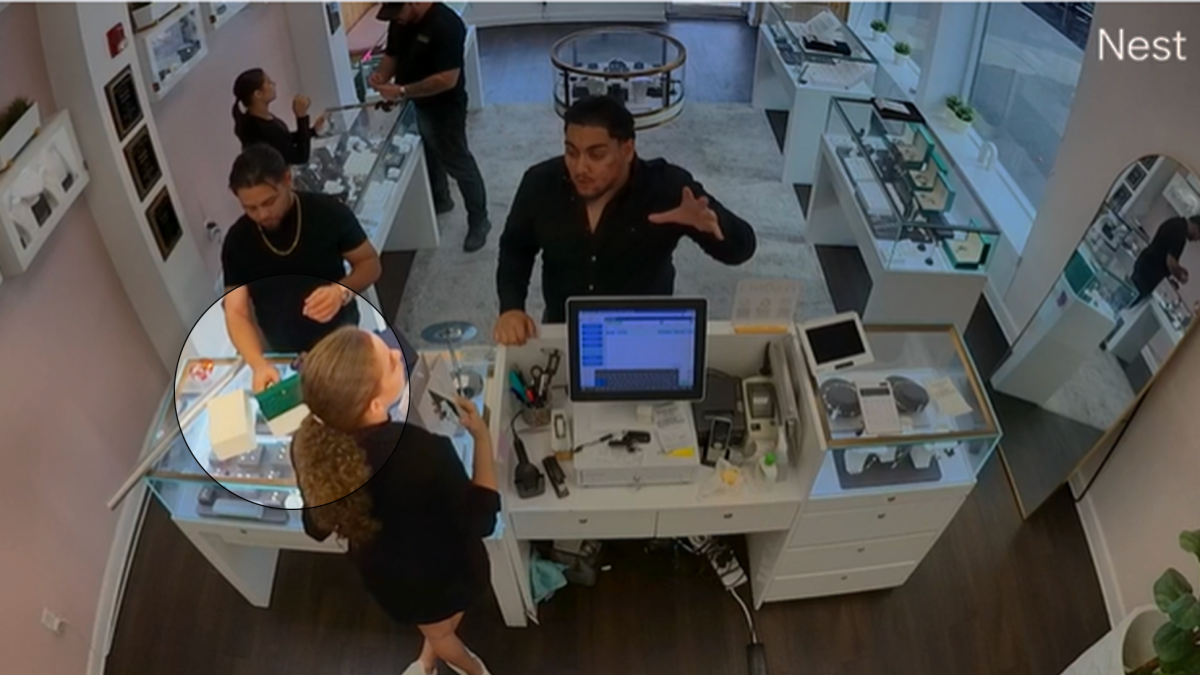 Robo de rolex en Joyería Peronis en Malden, MA – Telemundo Nueva Inglaterra