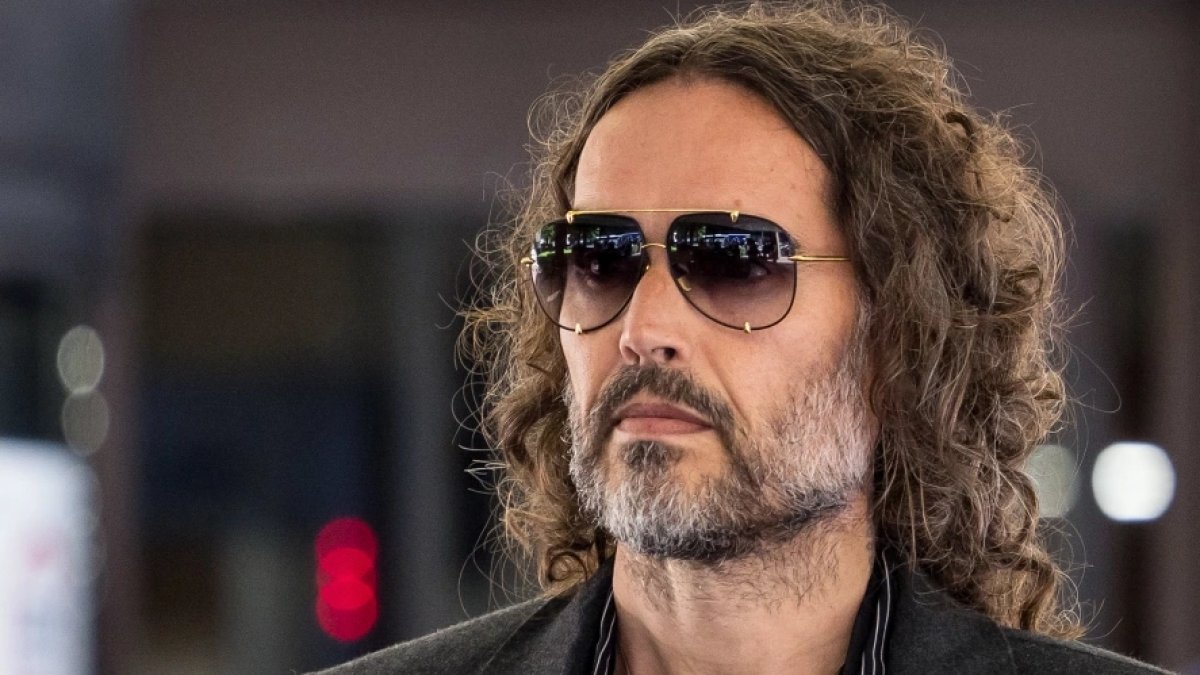 El actor Russell Brand enfrenta nuevos cargos – Telemundo Nueva Inglaterra