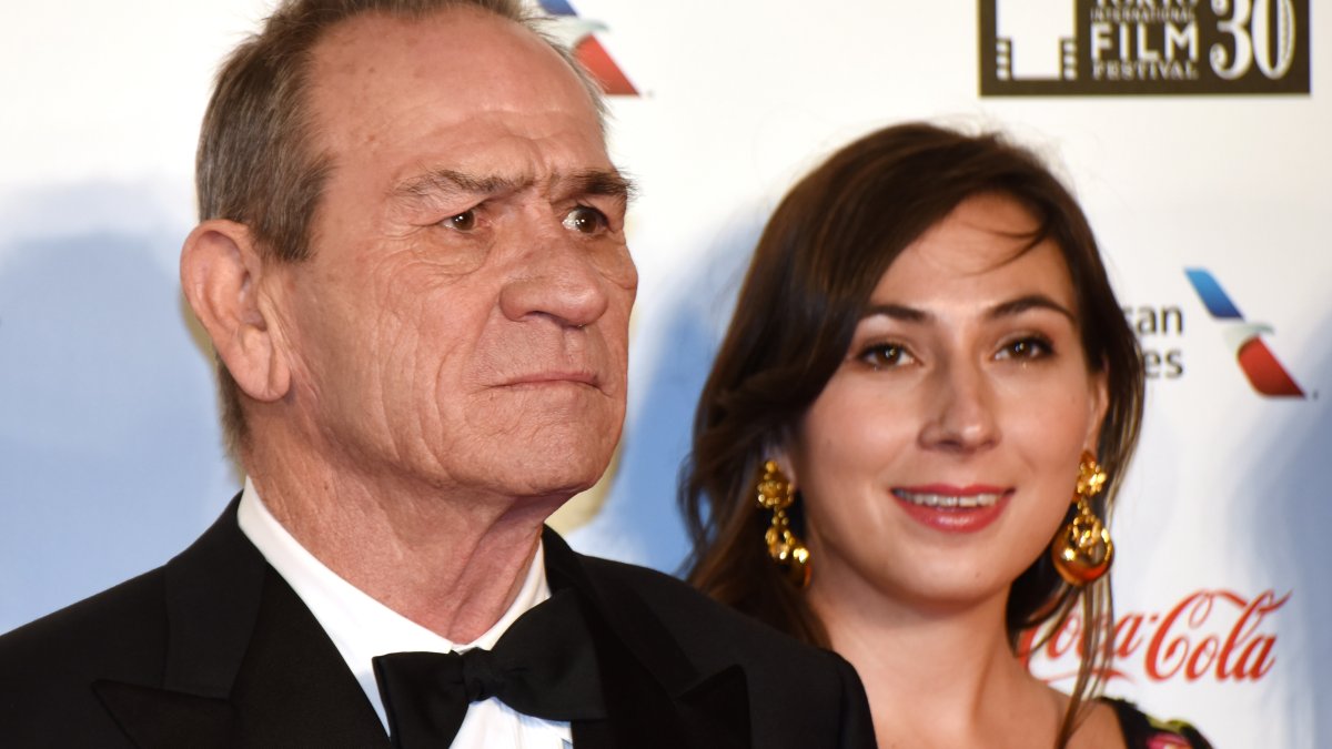 Investigan supuesta muerte de hija del actor Tommy Lee Jones ...