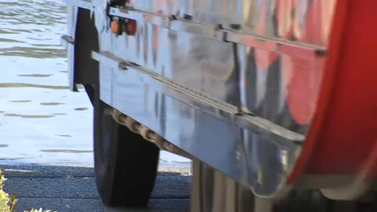 Duck Boat atropella a una mujer cerca de Faneuil Hall – Telemundo Nueva ...